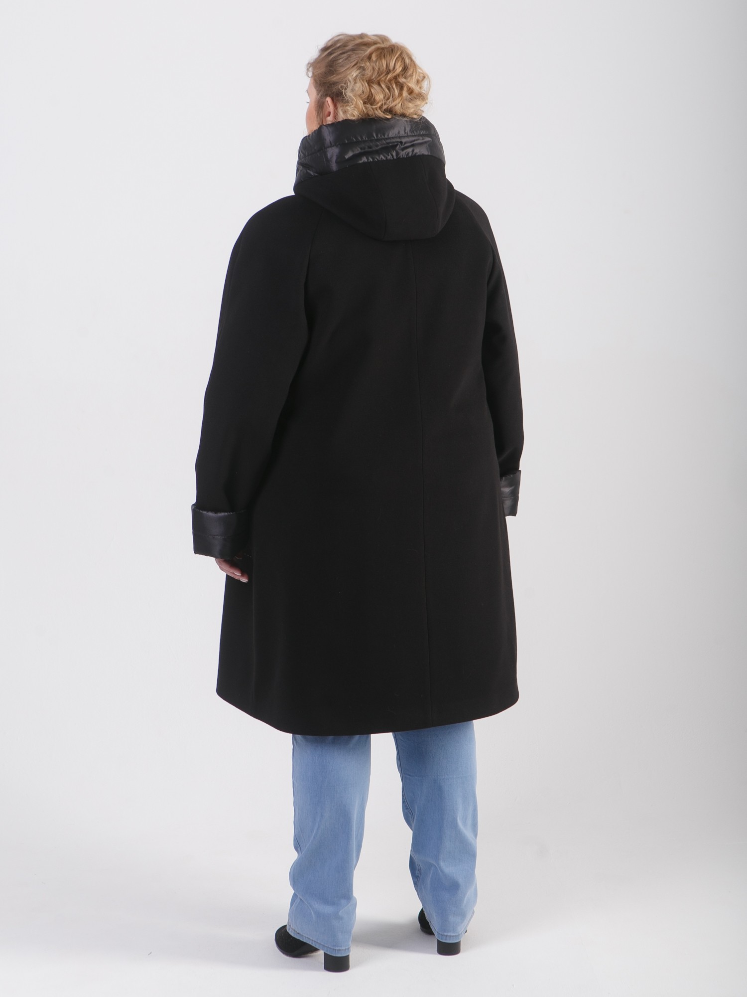 Демисезонное комбинированное пальто из драпа и стежки черного цвета ...